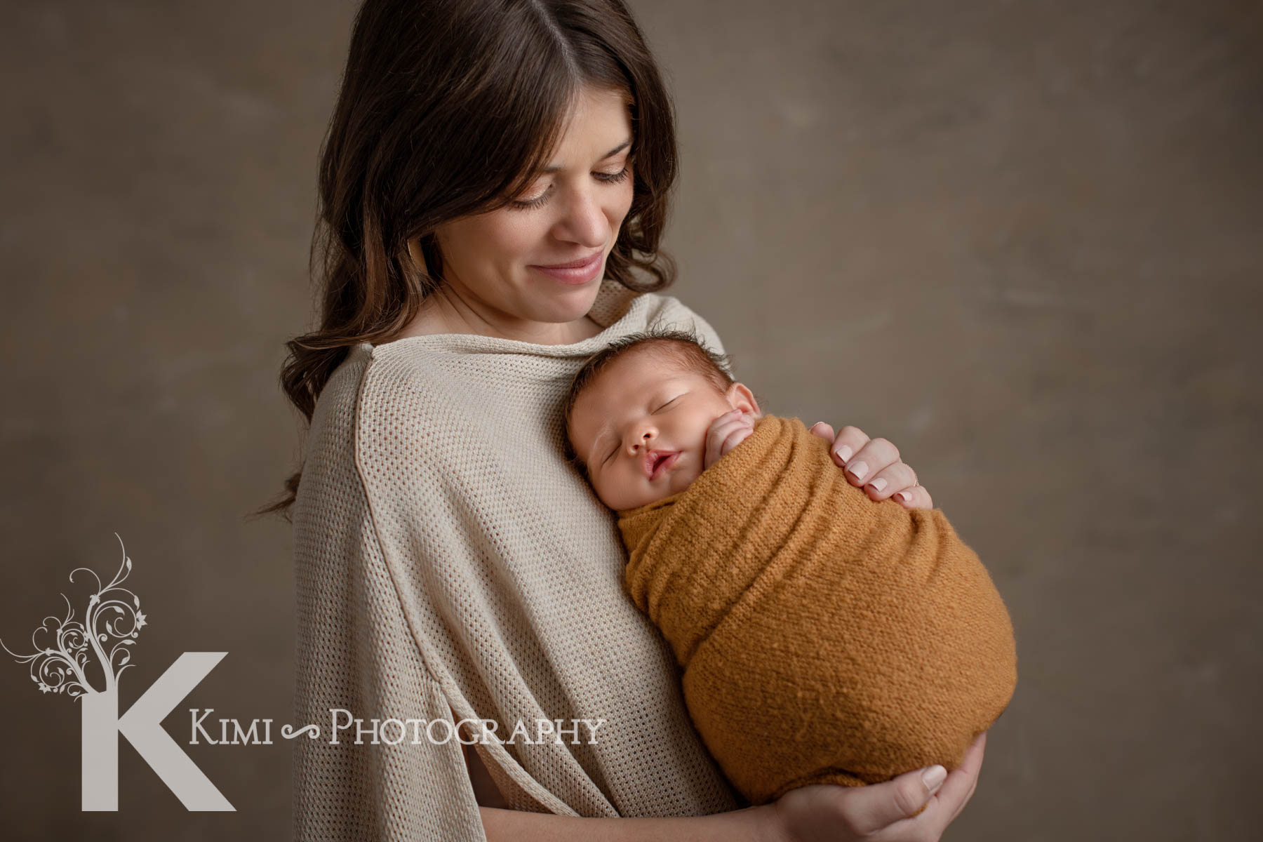 Neutral Color Portland Newborn Photography - Kimi Photography