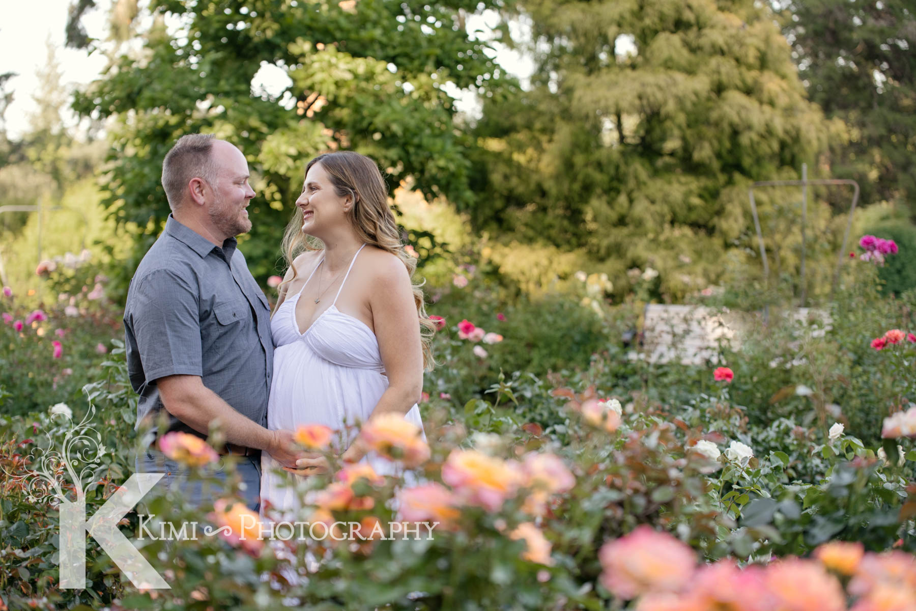 Rose garden maternity photo session- Kimi Photography
